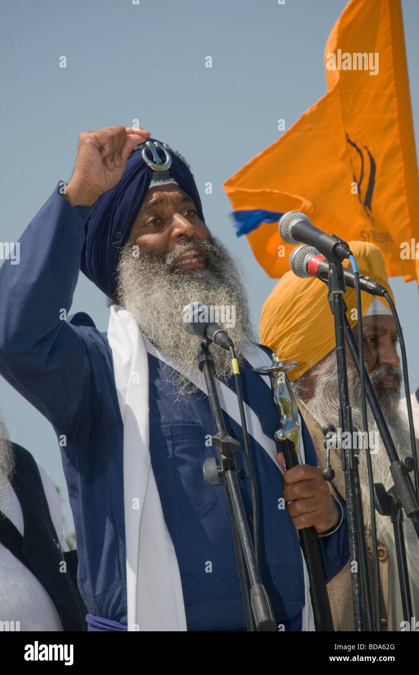 Sikhs remember the 1984 massacre at the Golden Temple, Amritsar, and ...