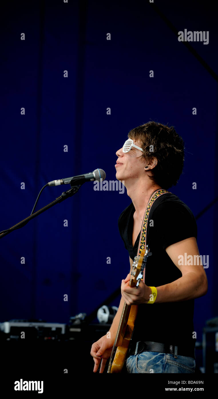 Rock bass player hi-res stock photography and images - Alamy