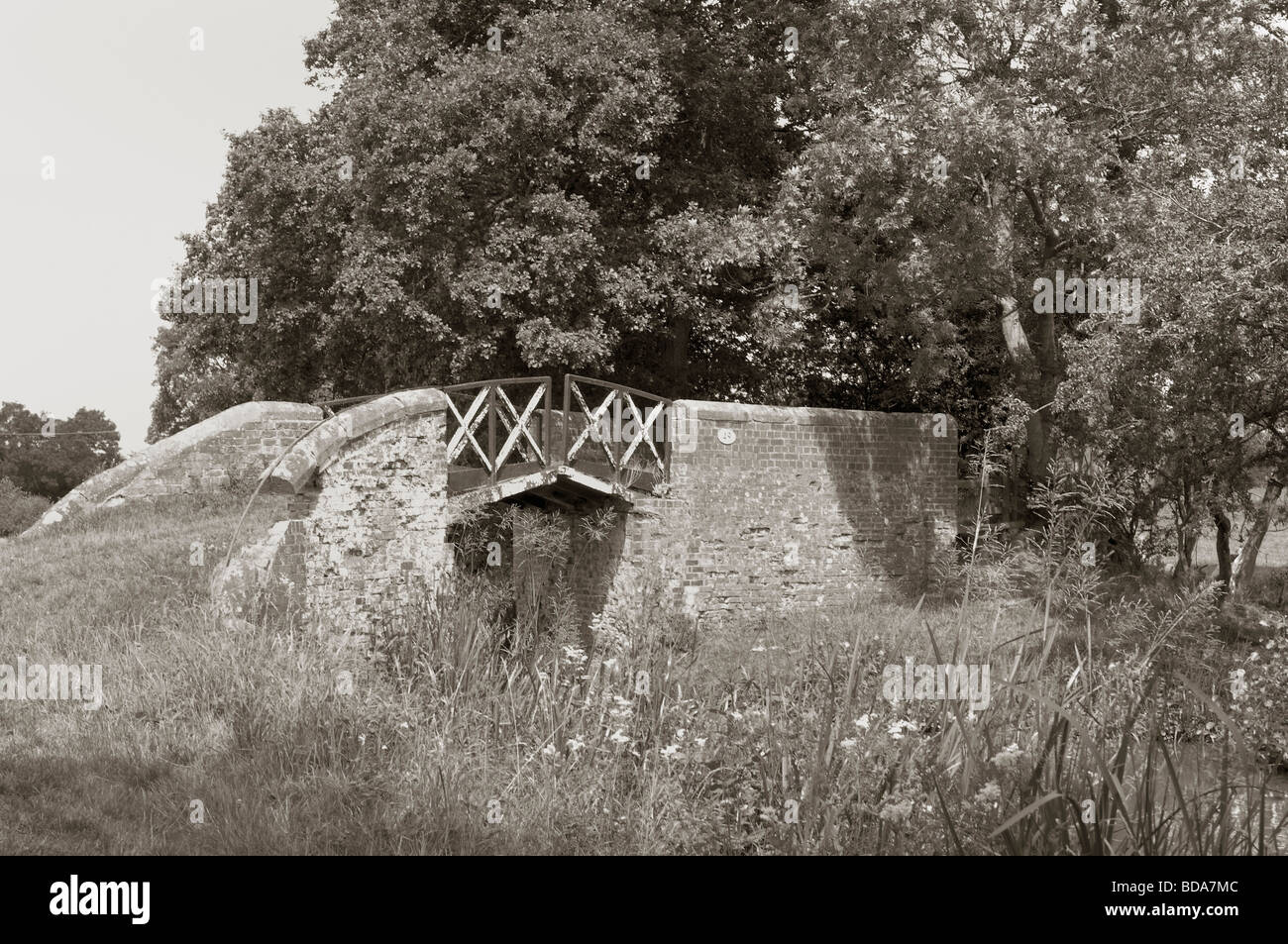Brick foot bridge hi-res stock photography and images - Alamy