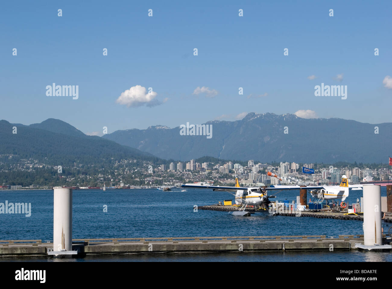 Vancouver floatplanes seaplanes harbour hi-res stock photography and ...