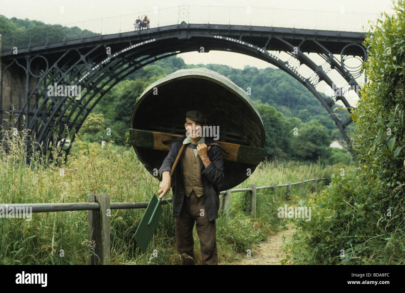 Ironbridge Coracle maker Eustace Rogers 1980 PICTURE BY DAVID BAGNALL Stock Photo - Alamy
