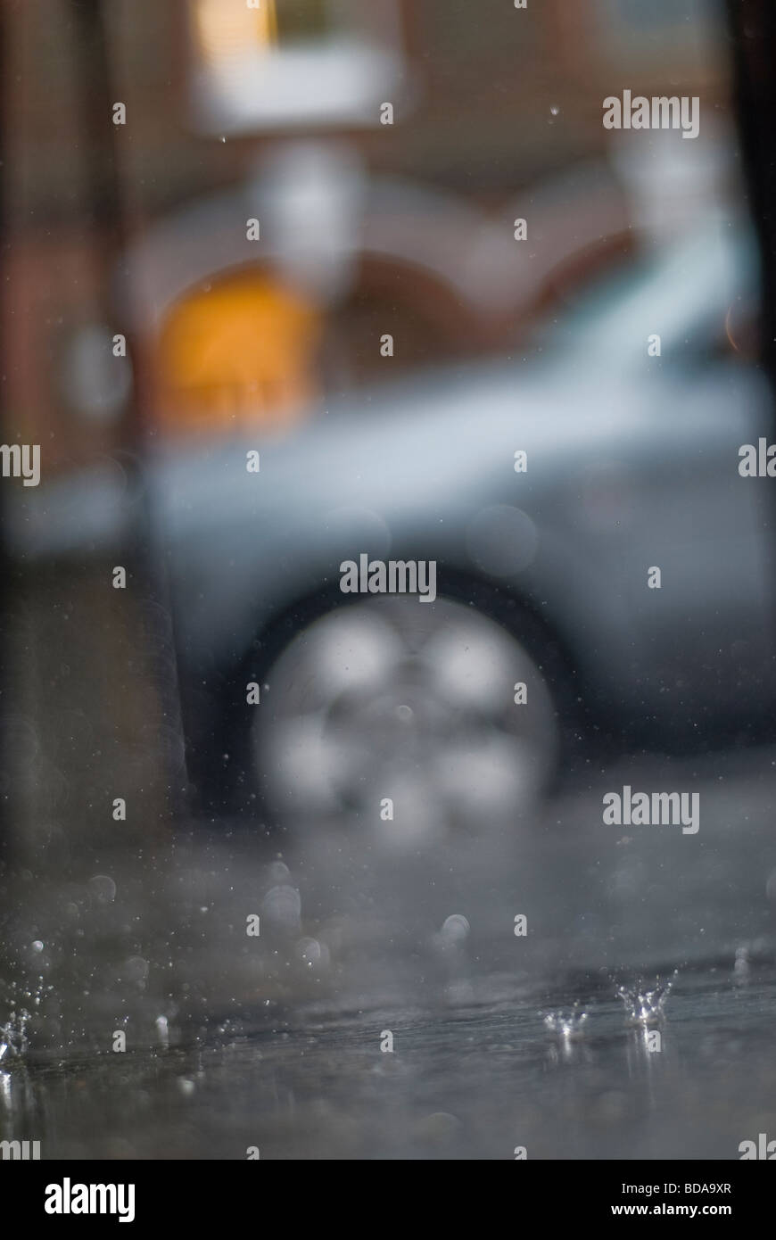 Driveway uk rain hi-res stock photography and images - Alamy