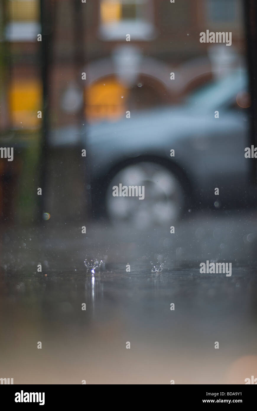 Driveway uk rain hi-res stock photography and images - Alamy
