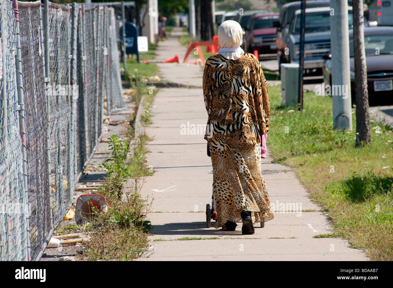Muslim woman walking street hi-res stock photography and images - Alamy