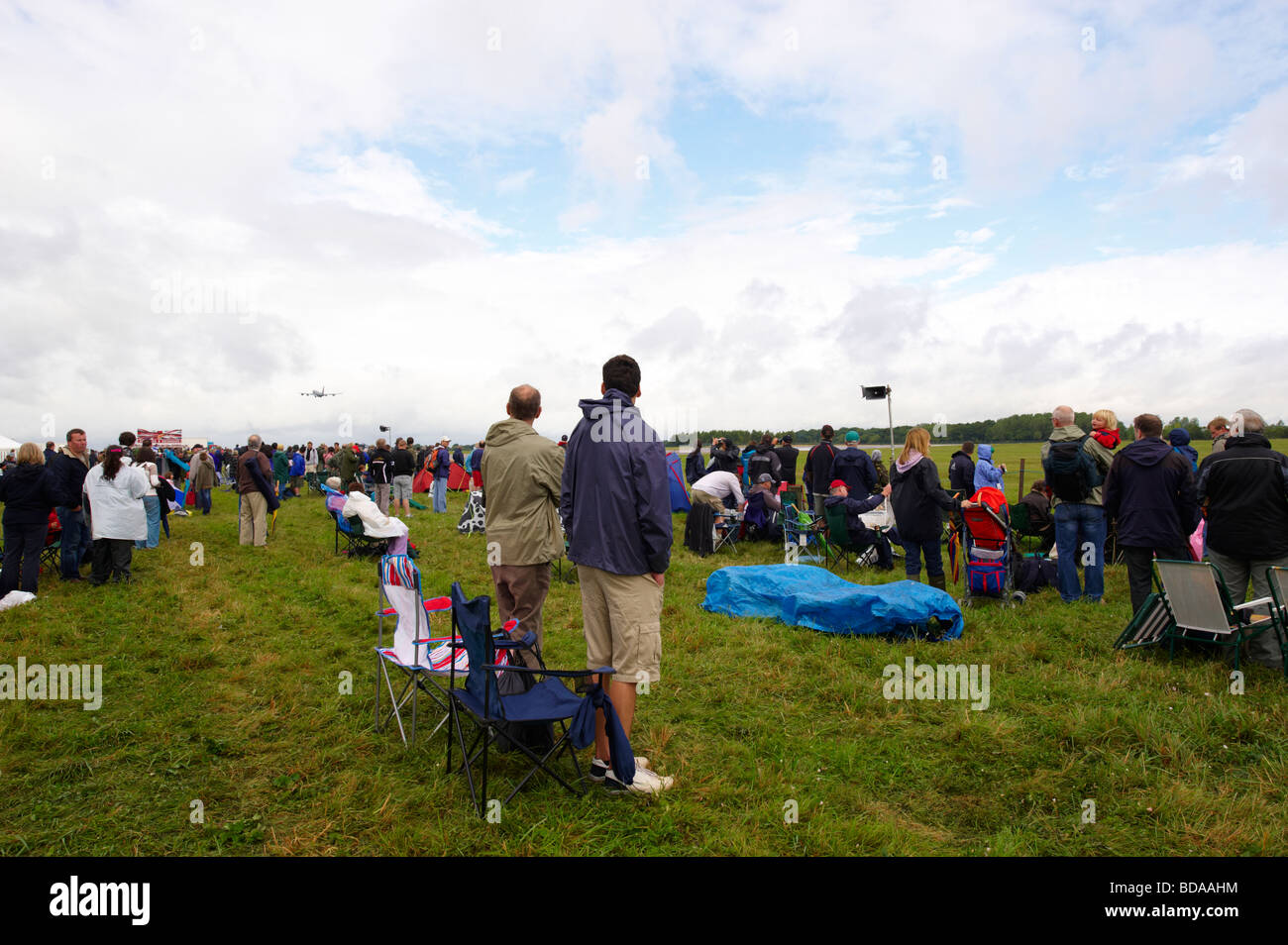 Fairford air show crowds hi-res stock photography and images - Alamy