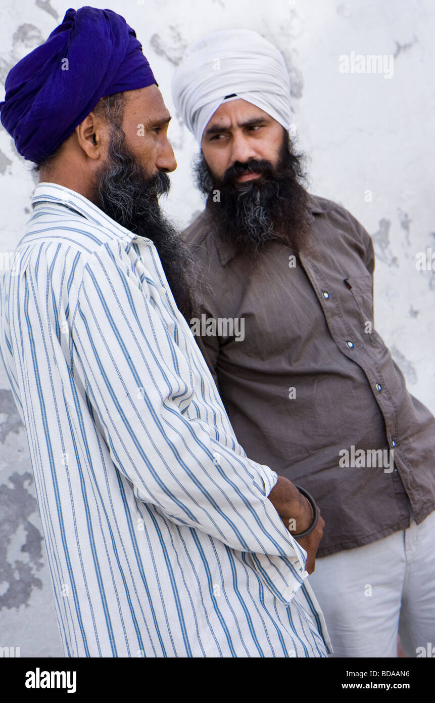 Two Sikh men having a conversation Stock Photo - Alamy