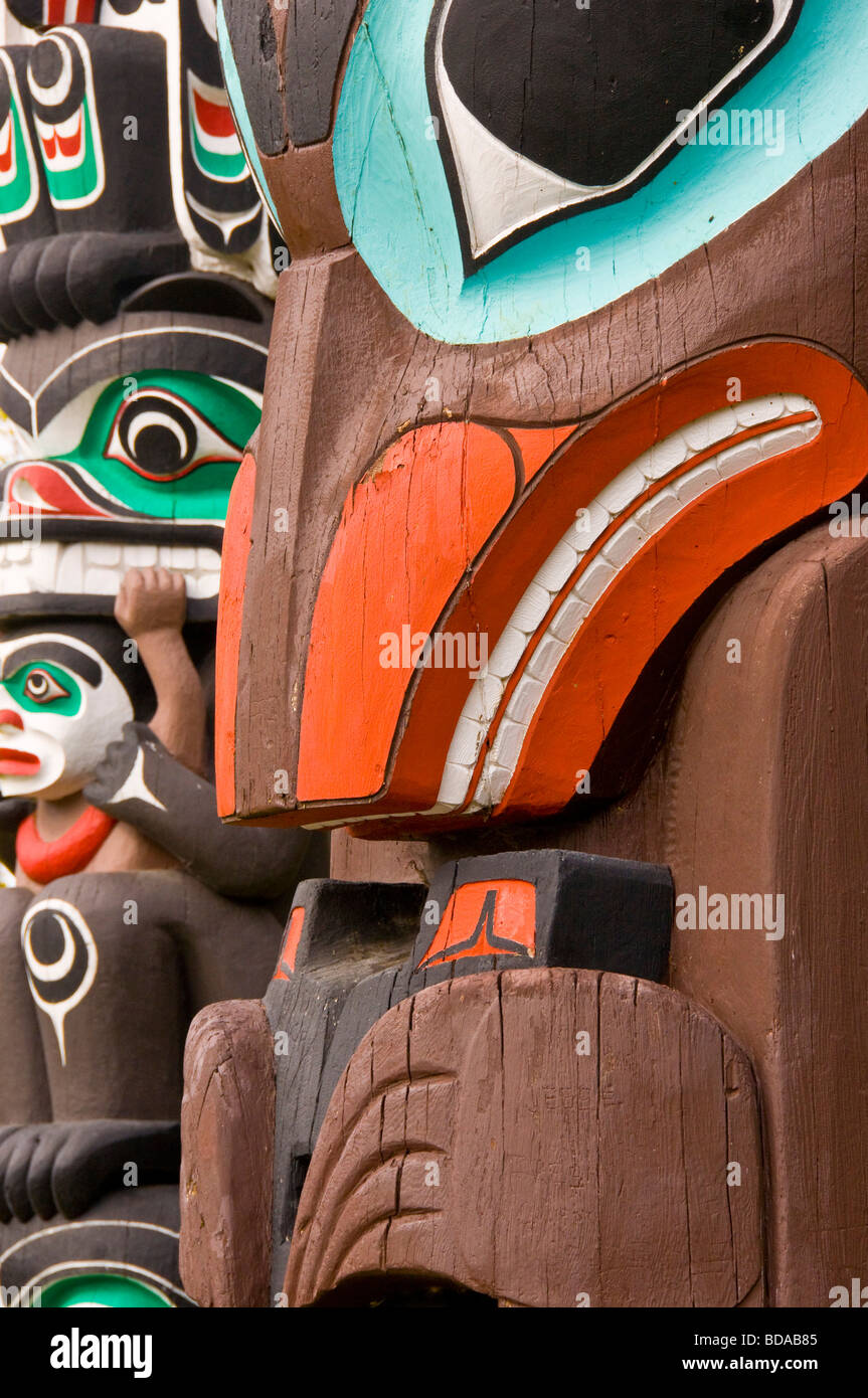Totem art of the indigenous people of bc hi-res stock photography and ...