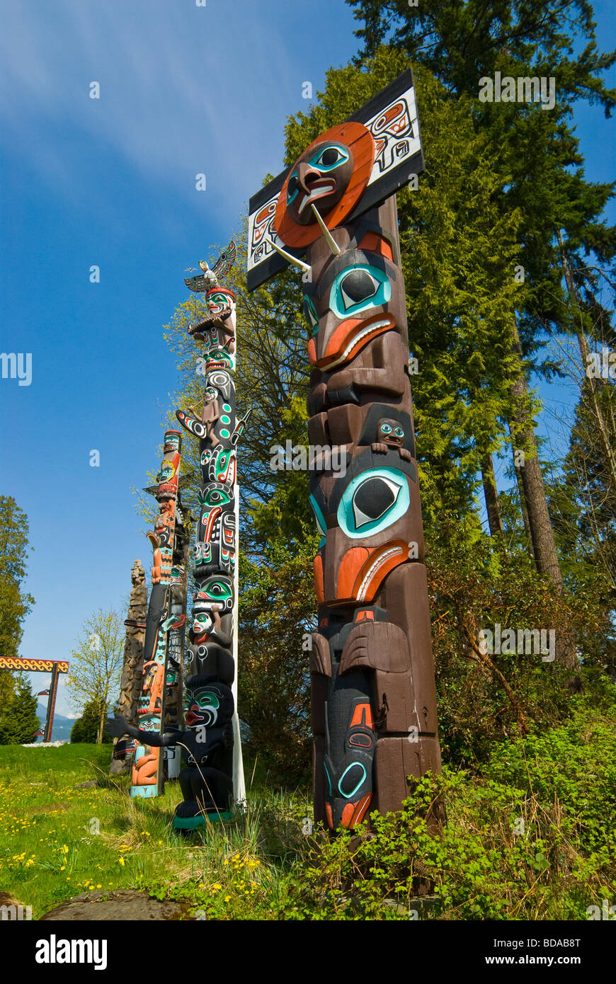 Native canadian street hi-res stock photography and images - Alamy