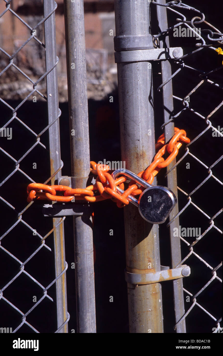 Pad lock on gate hi-res stock photography and images - Alamy