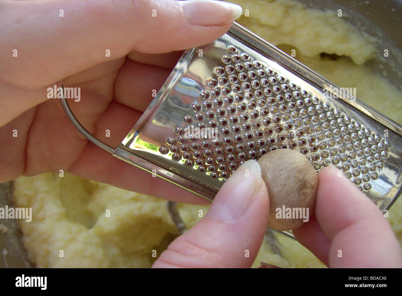 Nutmeg grind hi-res stock photography and images - Alamy