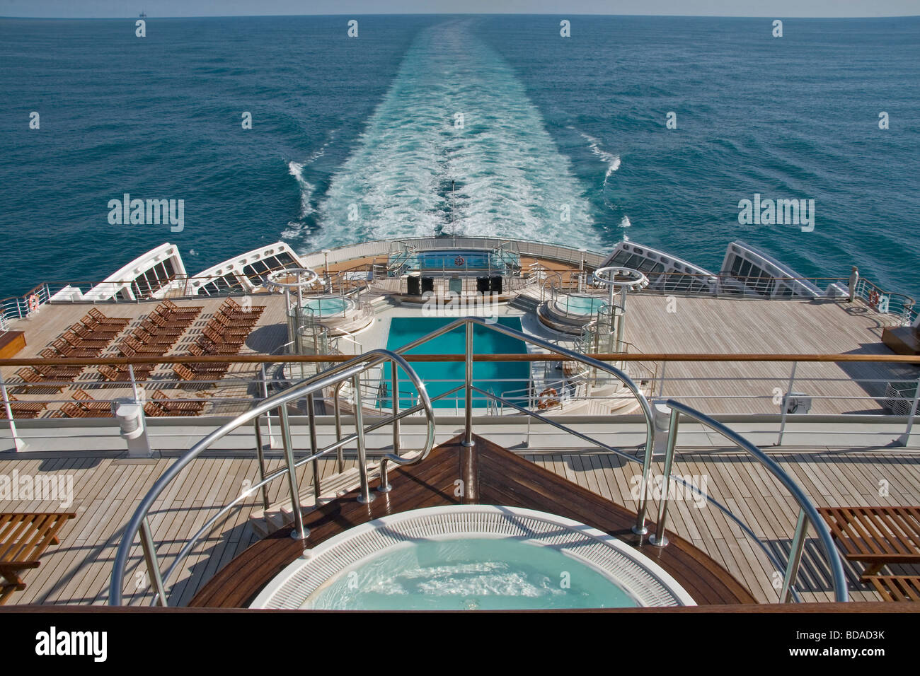 Quarter deck pool on Queen Mary 2 QM2 Stock Photo - Alamy