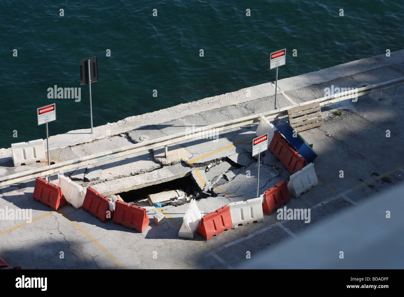 Damage to road signs hi-res stock photography and images - Alamy