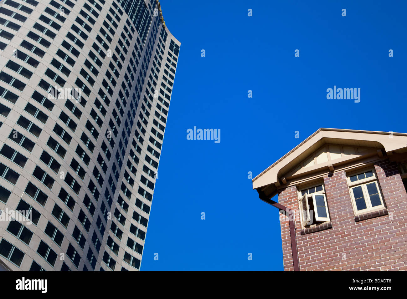Tall modern skyscraper classic hi-res stock photography and images - Alamy