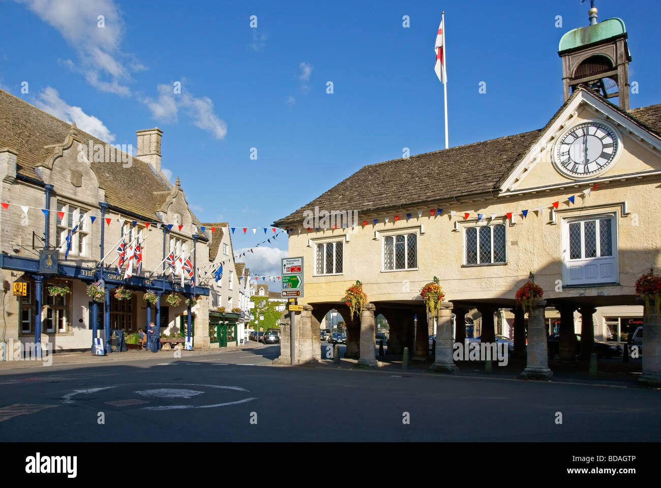 Tetbury Market Hall and the Snooty Fox Inn Stock Photo - Alamy