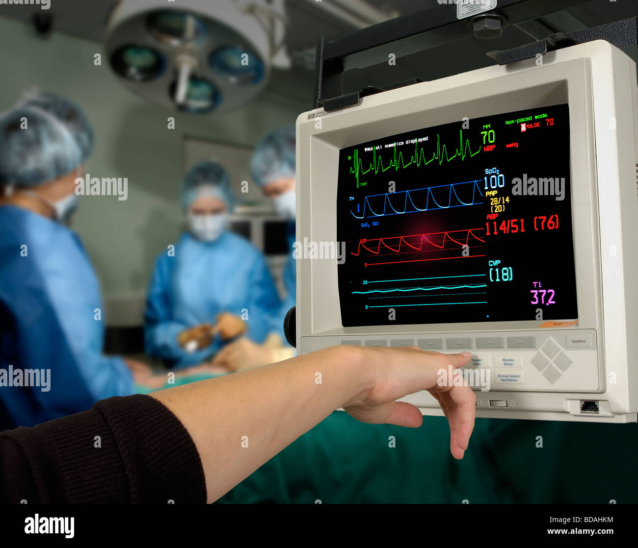 Hospital monitor hi-res stock photography and images - Alamy