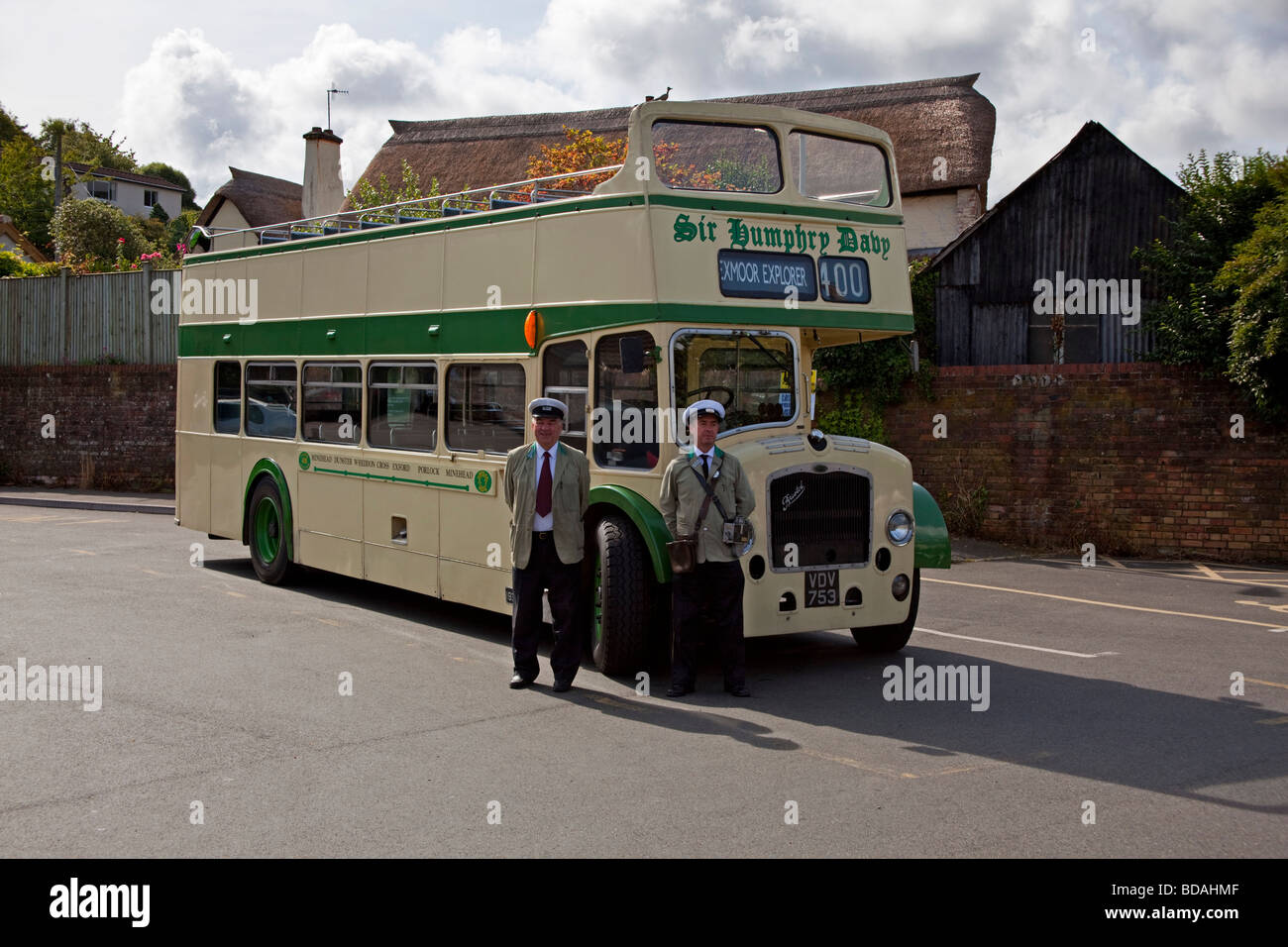 Explorer bus hi-res stock photography and images - Alamy