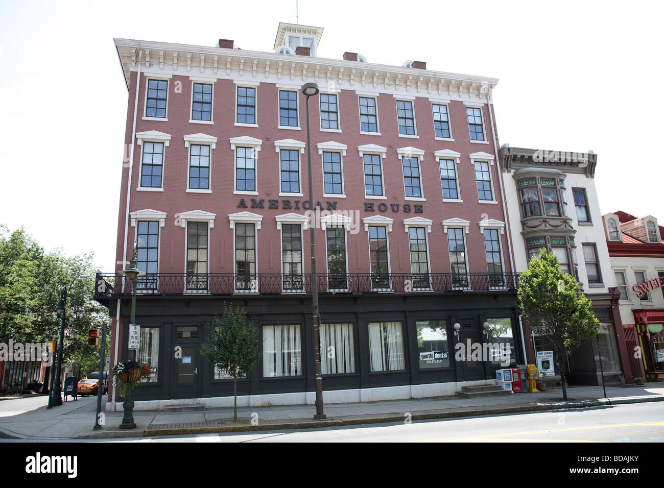 Ornamental commercial structure hi-res stock photography and images - Alamy