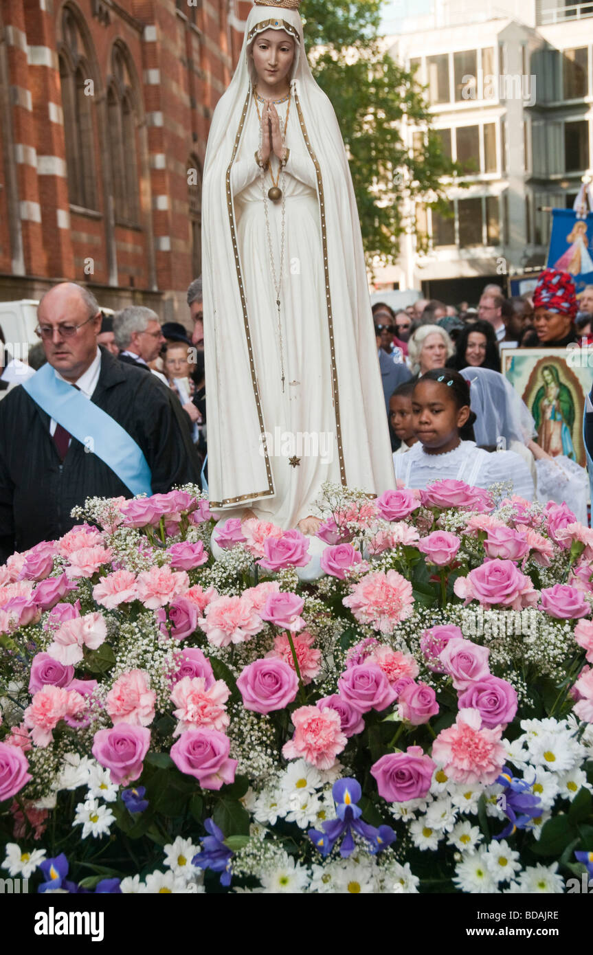 Statue of Fatima and flowers outside the cathedral, Rosary Crusade of ...