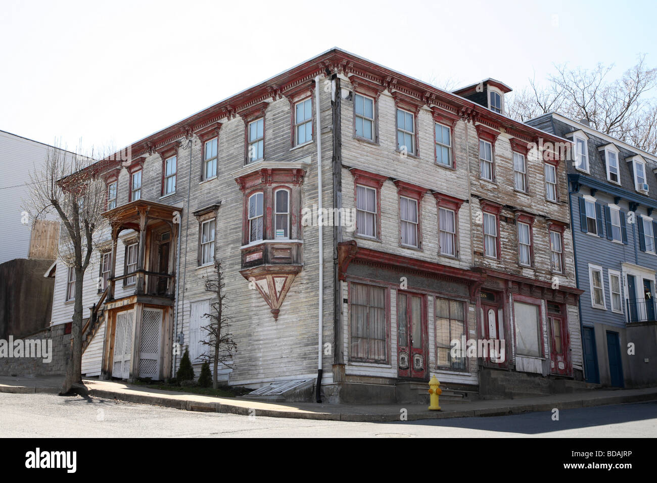 Large shabby gray shingled federal style building Stock Photo - Alamy