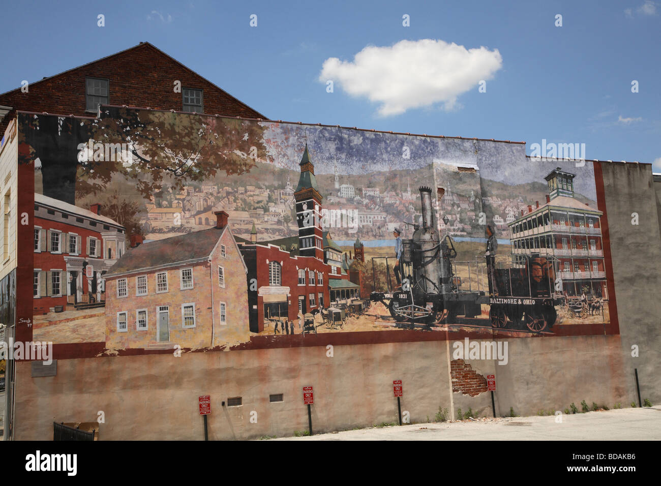 Large mural on side building hi-res stock photography and images - Alamy