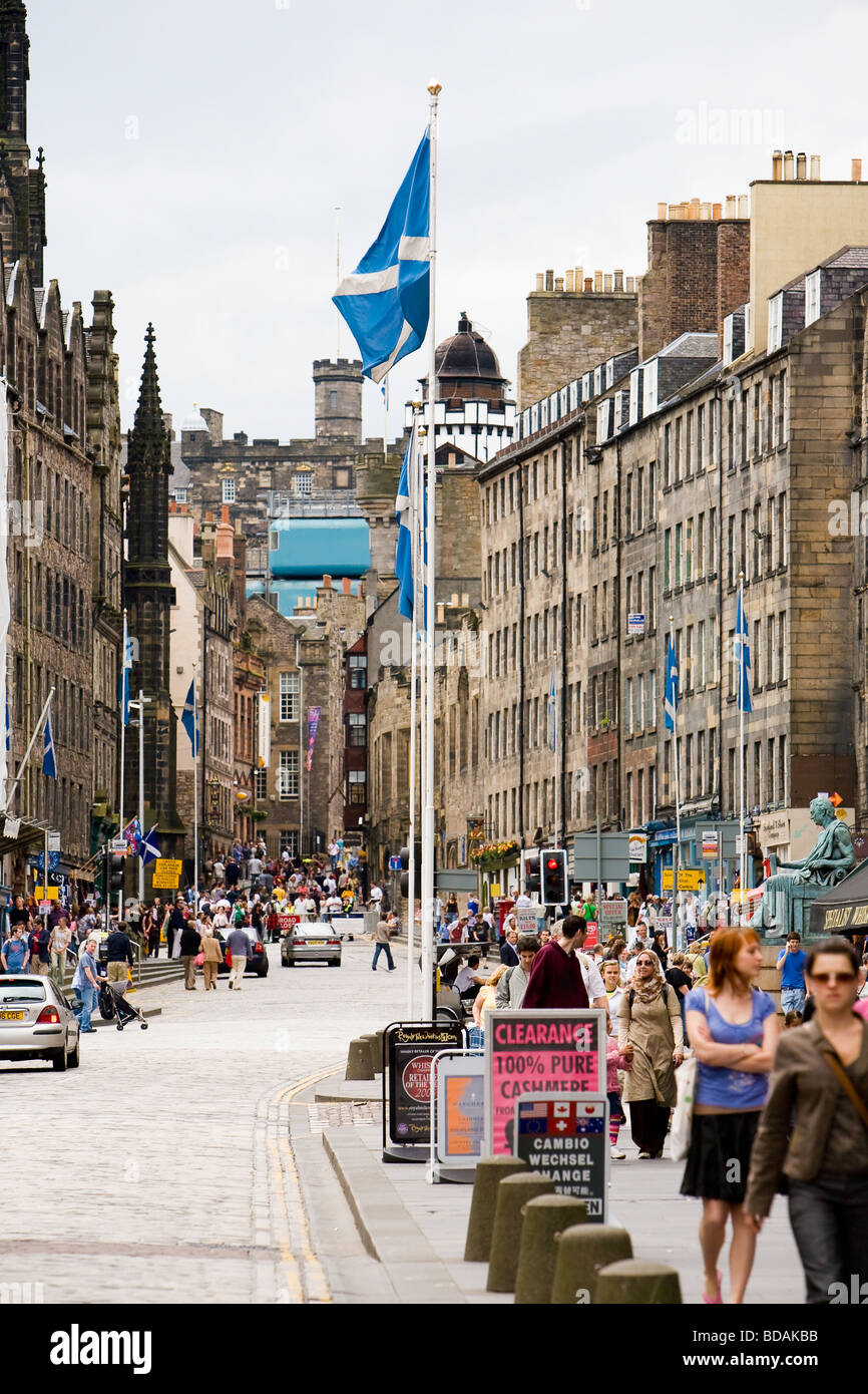 A street scene in Edinburgh, Scotland, in summer, from the High Street ...