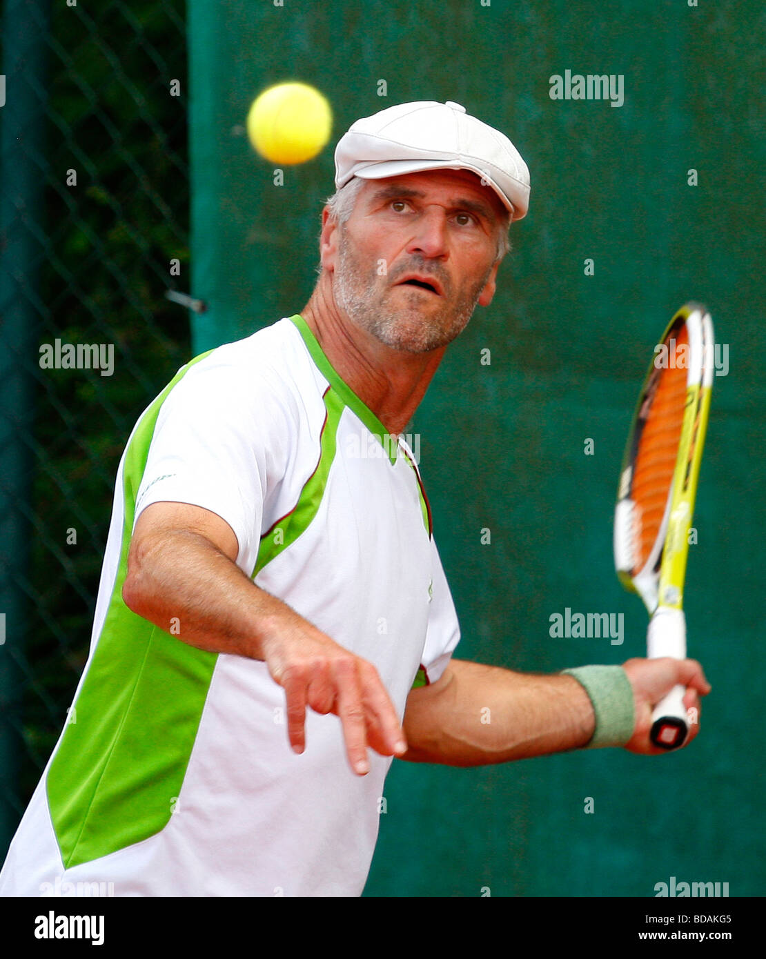 Elderly man playing tennis tournament hi-res stock photography and ...