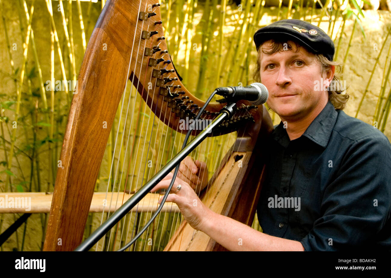 Ken Parsons performing at the Galway Inn in Lorient, France Stock Photo ...