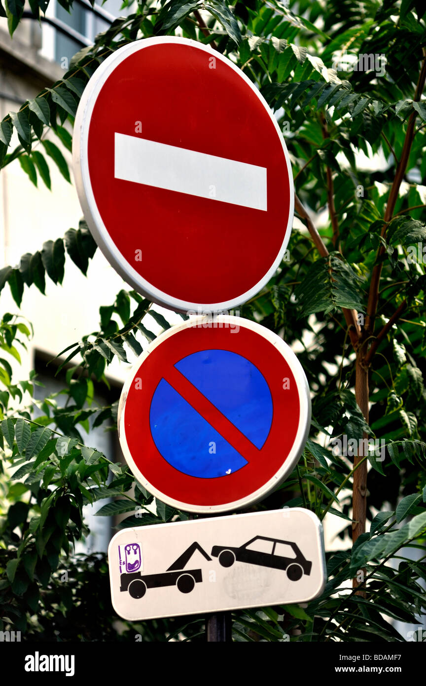 Paris road signs hi-res stock photography and images - Alamy
