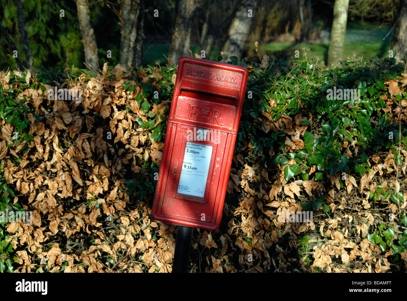Traditional royal mail red pillar box hi-res stock photography and ...