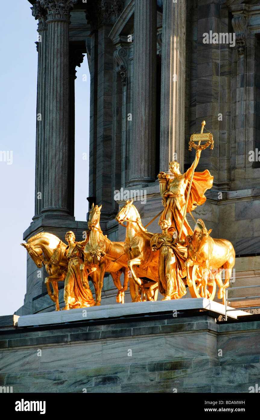 Minnesota state capitol building quadriga hi-res stock photography and ...