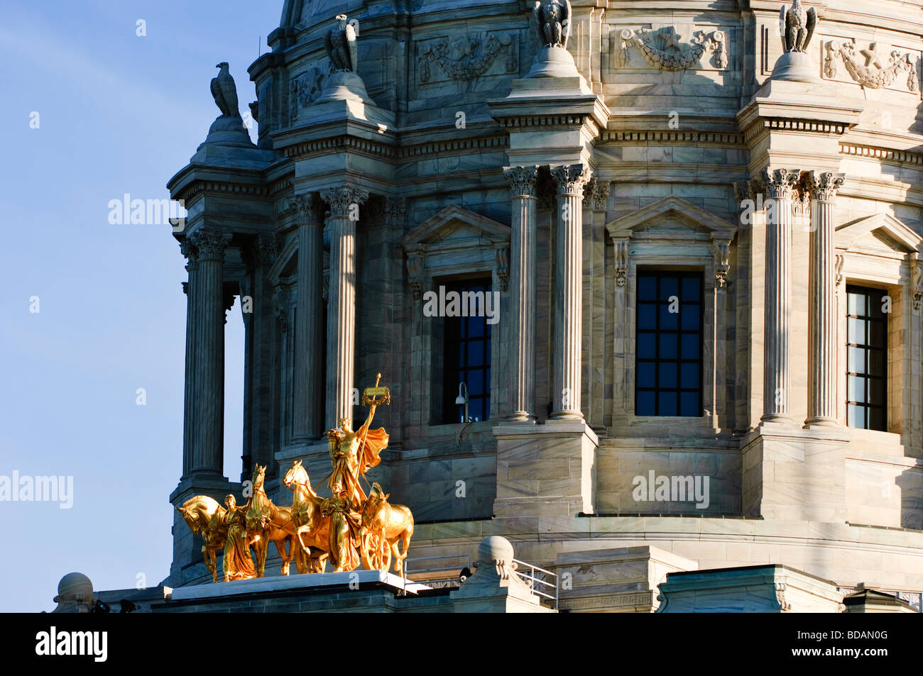 Minnesota State capitol building and the quadriga statue by Daniel ...