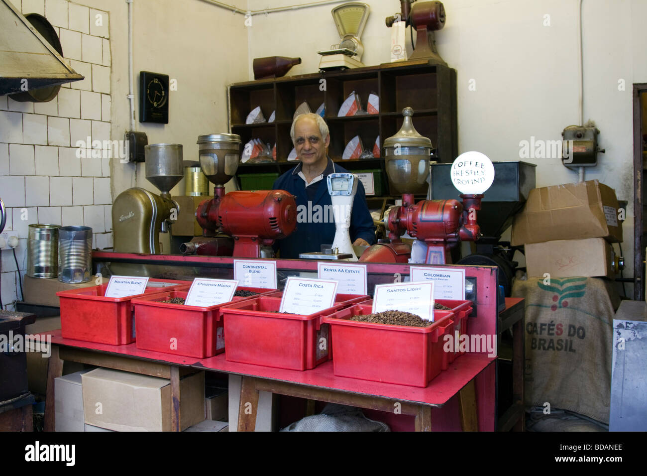 Camden Coffee Shop. Traditional Tea & Coffee Merchants Stock Photo - Alamy