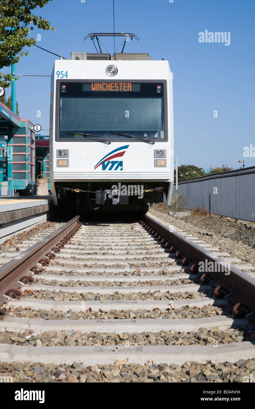 VTA (Valley Transportation Authority) mass transit light rail train on ...