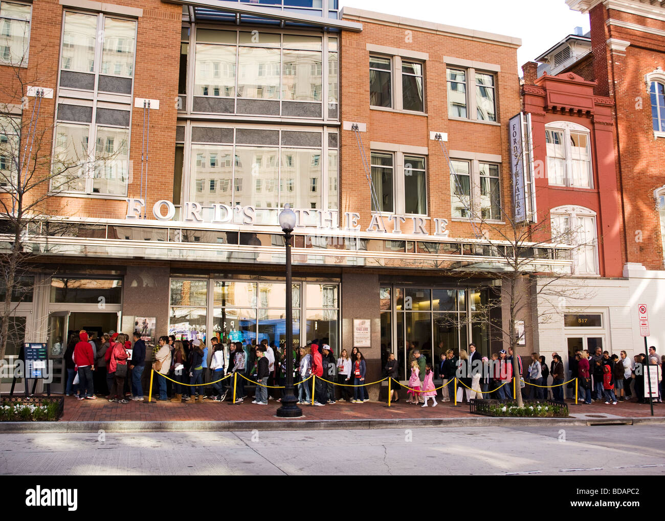 Visitors queue in line hi-res stock photography and images - Alamy
