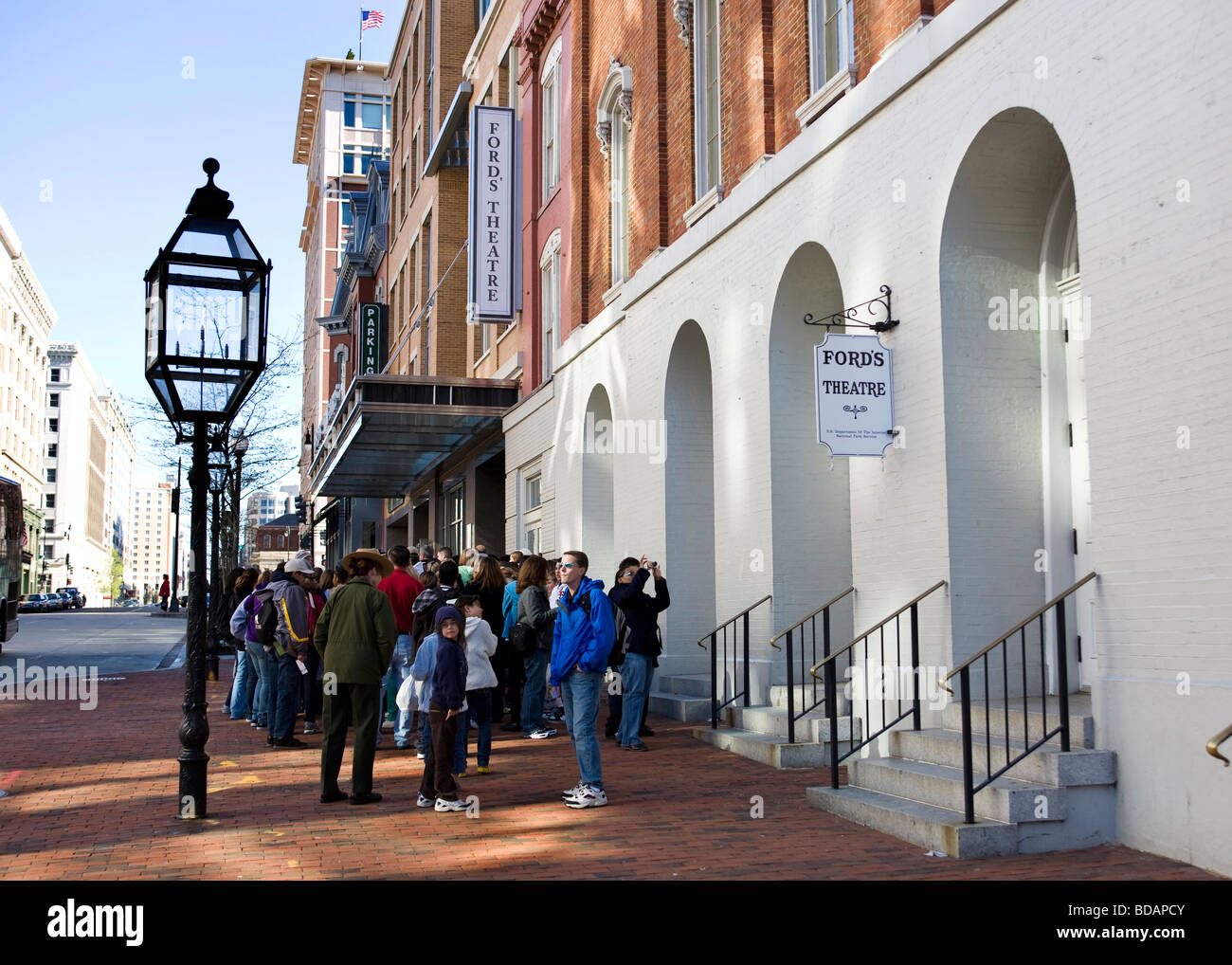 Waiting line theater hi-res stock photography and images - Alamy