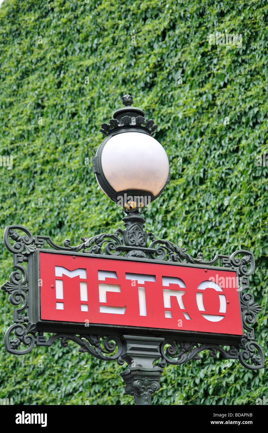 Paris subway sign hi-res stock photography and images - Alamy