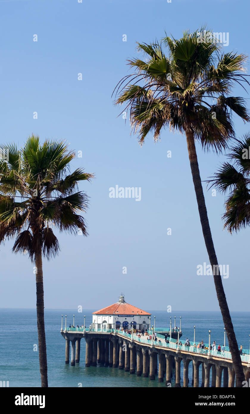 Manhattan beach pier palm trees hi-res stock photography and images - Alamy