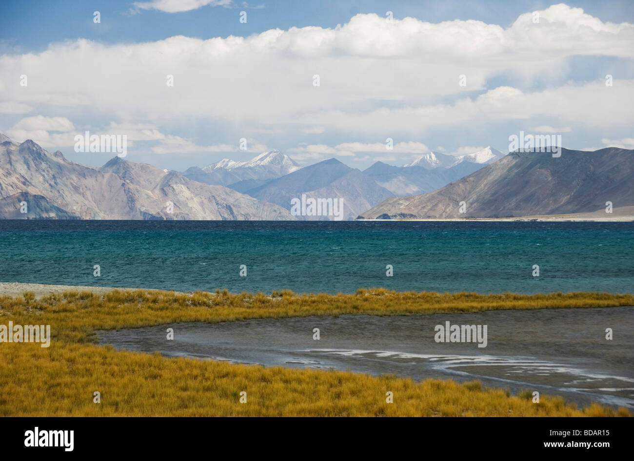 Lake with mountain ranges in the background, Pangong Tso Lake, Ladakh ...