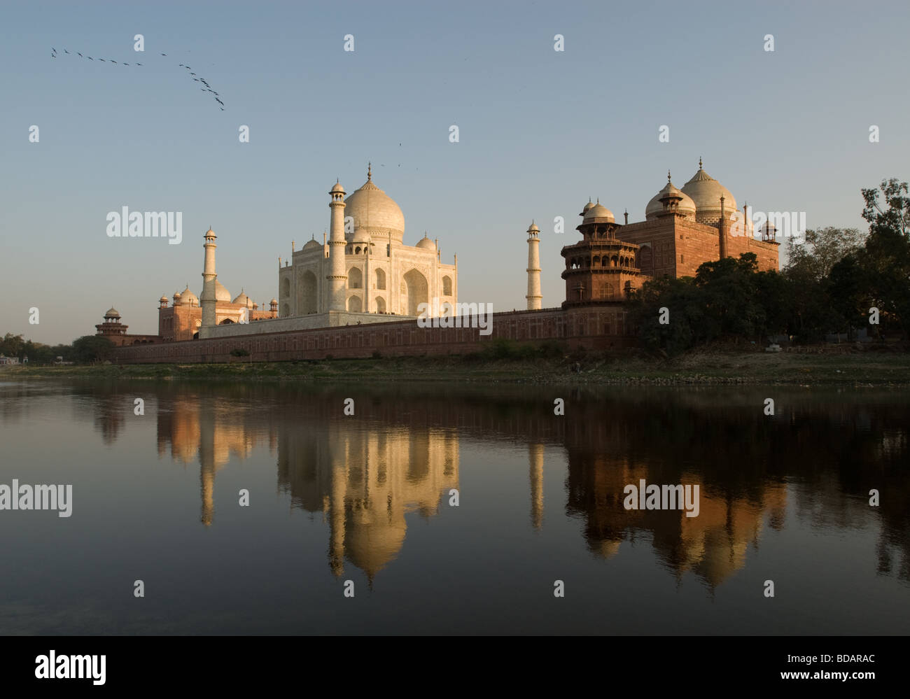 Emperor shah jahan wife mumtaz mahal hi-res stock photography and ...