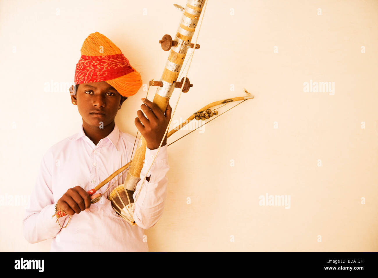 Sarangi hi-res stock photography and images - Alamy