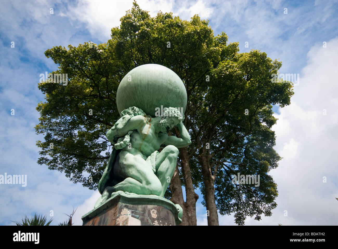 Hercules statue hi-res stock photography and images - Alamy
