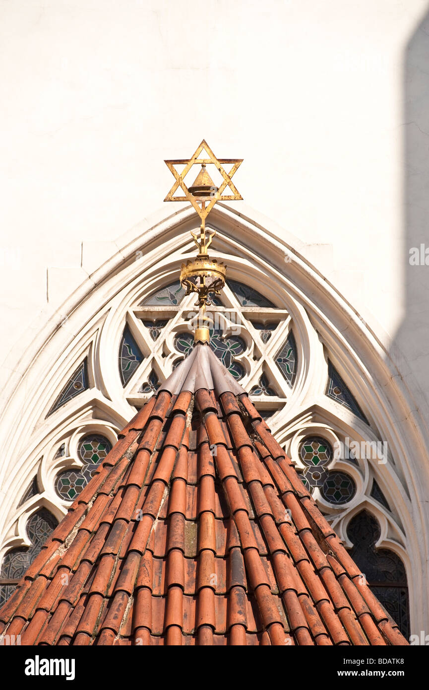 Star of david synagogue hi-res stock photography and images - Alamy