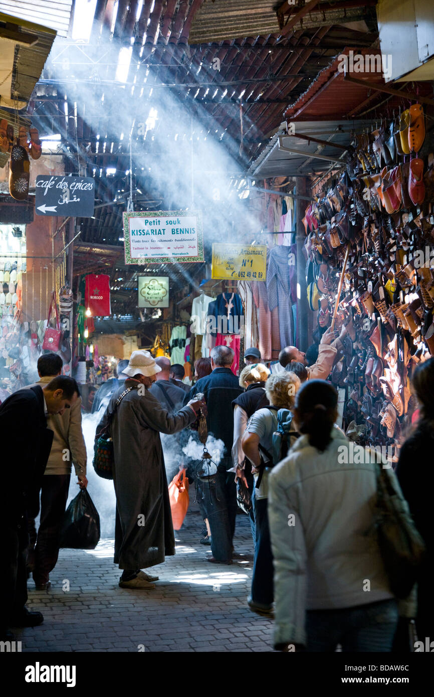 Buyers & sellers in the colourful alleyways of the Souk, Medina ...