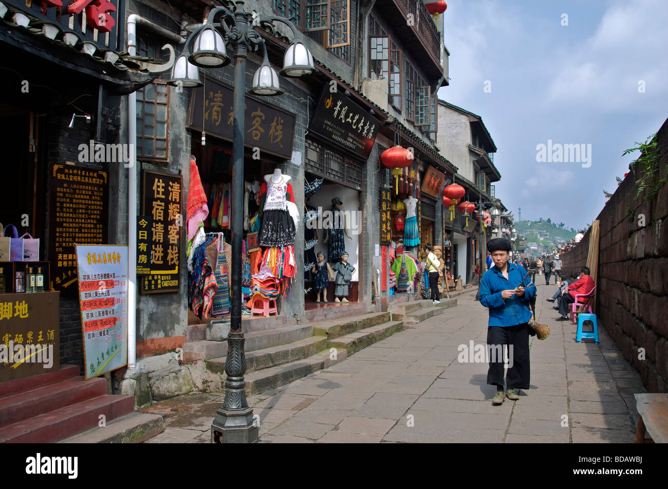 Traffic free shopping center hi-res stock photography and images - Alamy