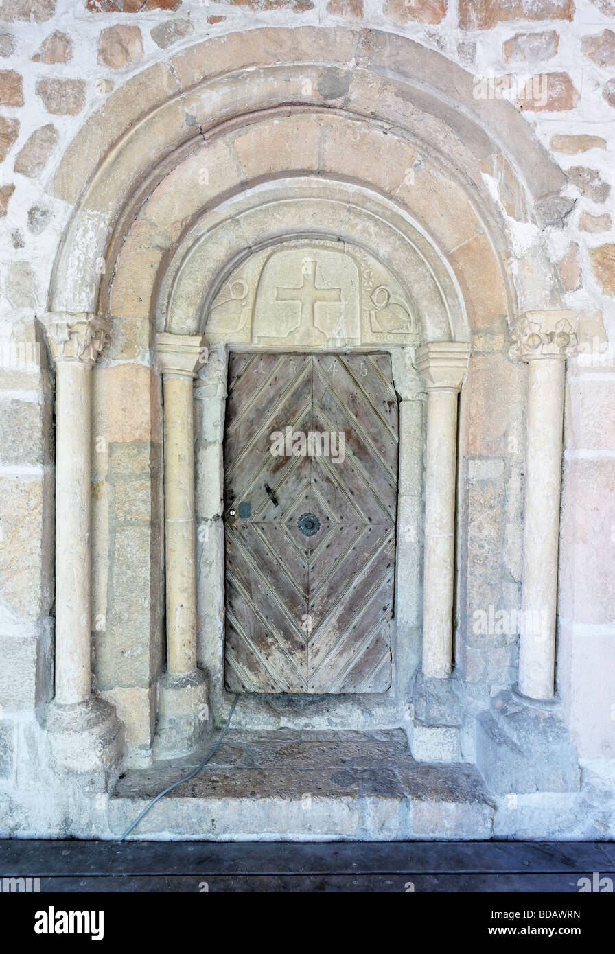Romanesque entrance door hi-res stock photography and images - Alamy