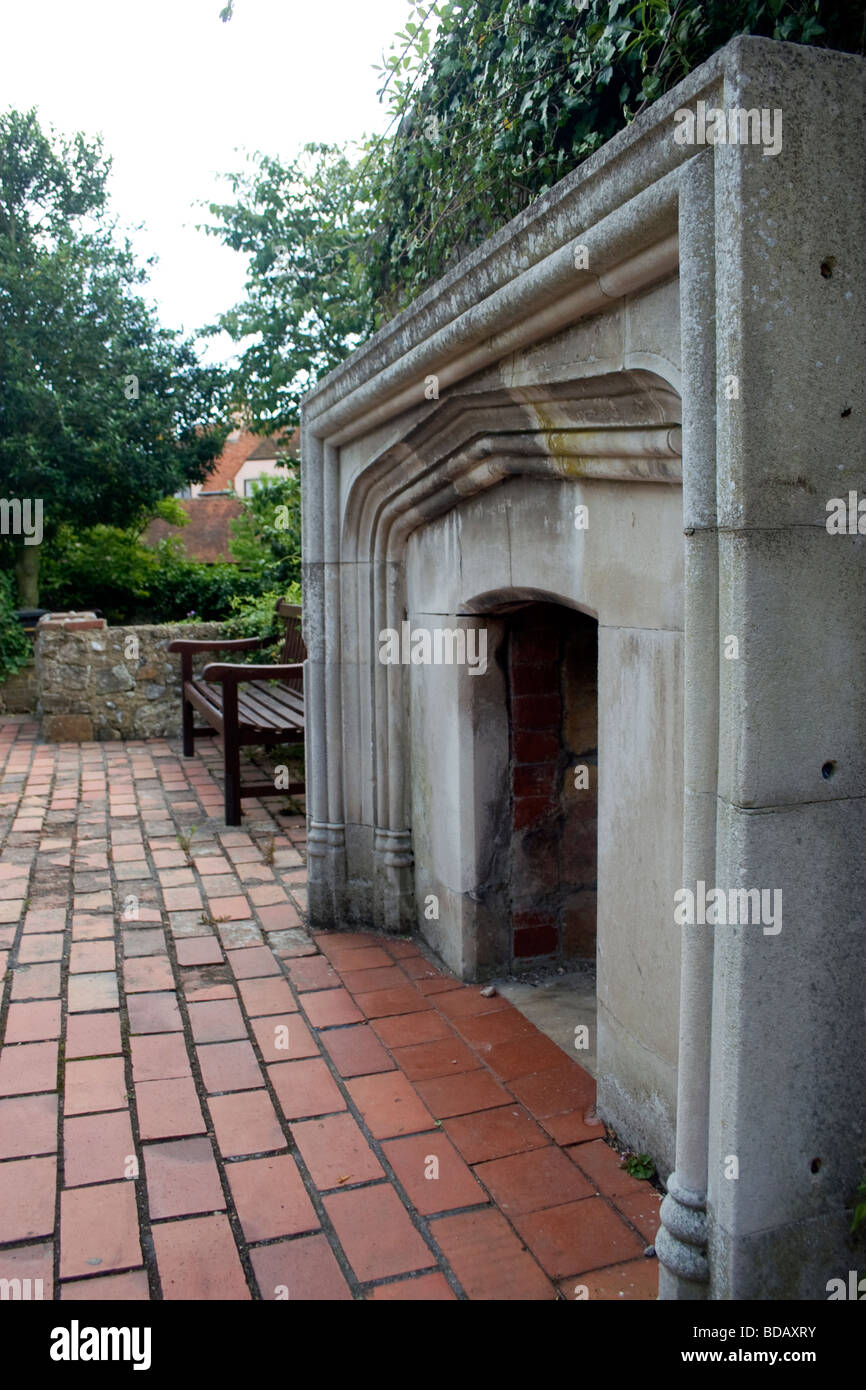 Ruin ruins fireplace hi-res stock photography and images - Alamy