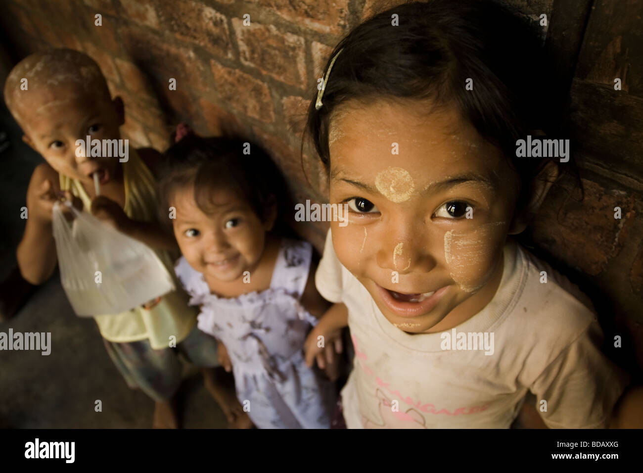 Burmese girls with thanaka powder on face in myanmar Stock Photo - Alamy