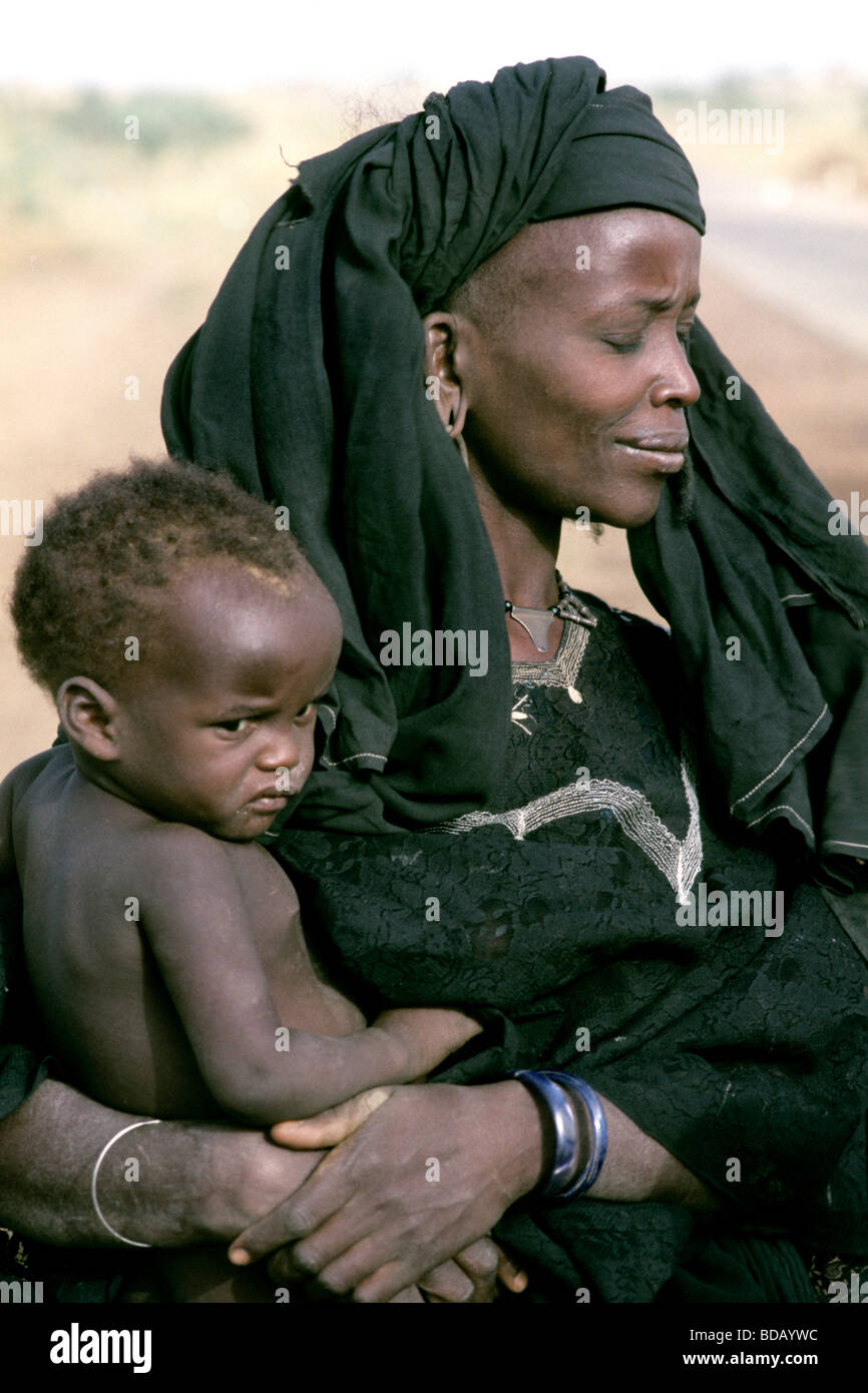 Niger women and children hi-res stock photography and images - Alamy