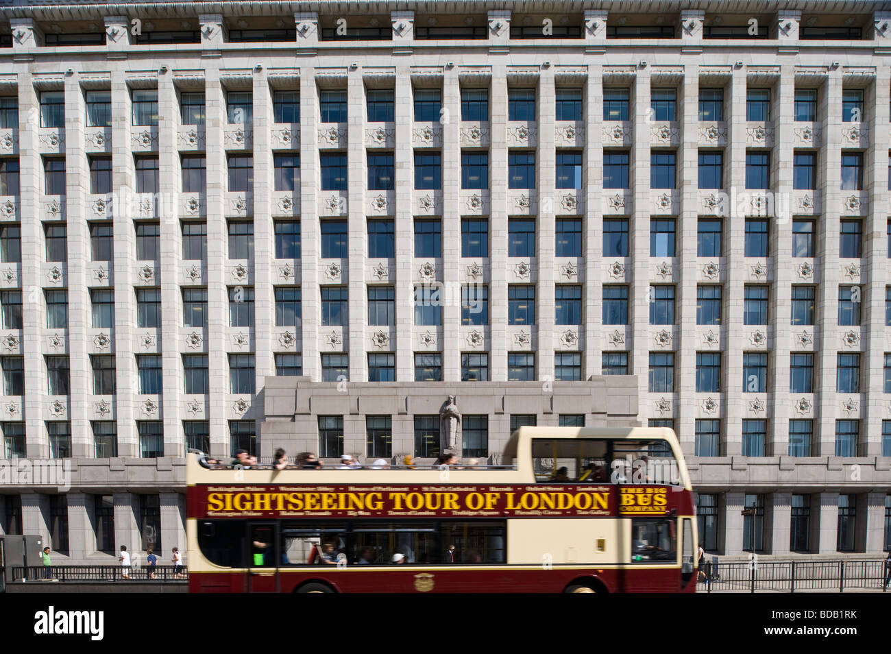 Adelaide House by London Bridge London United Kingdom Stock Photo - Alamy
