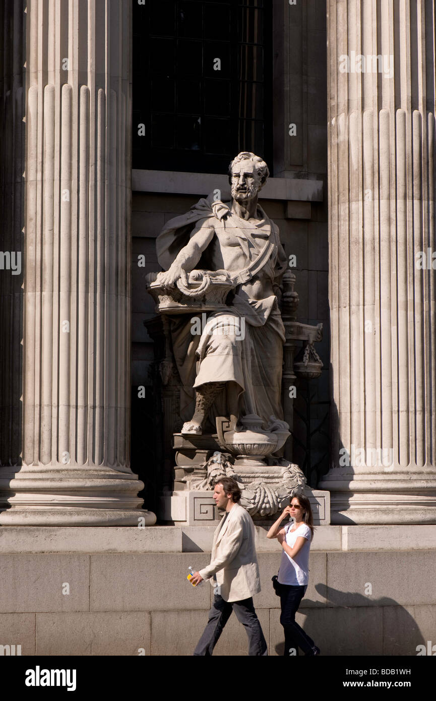 Statue of the united trinity hi-res stock photography and images - Alamy
